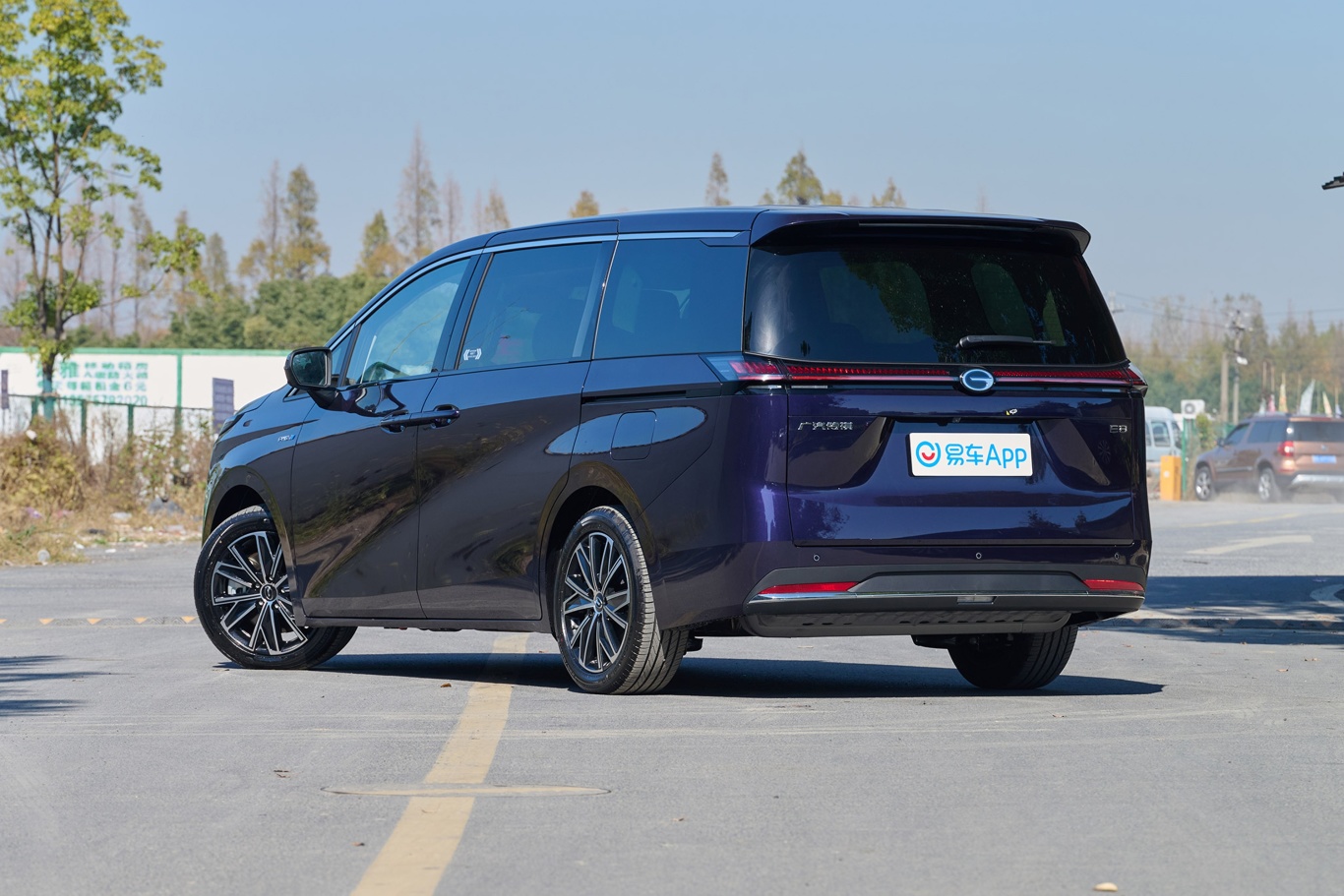 【传祺E8新能源2.0L 150km MAX侧后45度车头向左水平图片-汽车图片大全】-易车