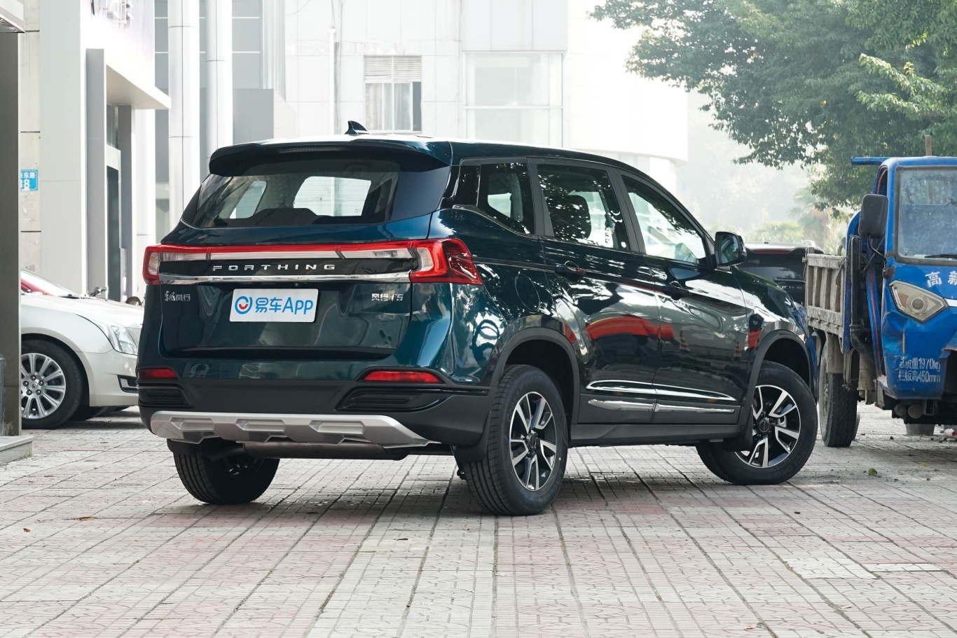 【风行T5盛世款 1.6L 手动筑梦版 5座侧后45度车头向右水平图片-汽车图片大全】-易车