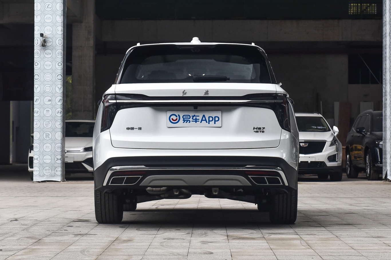 【红旗HS72.0T 两驱旗享版 6座正后水平图片-汽车图片大全】-易车