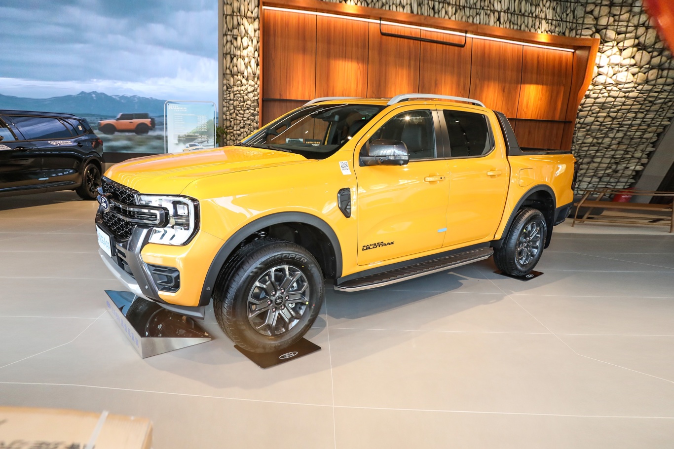 【游骑侠Ranger2.3T 自动四驱野地版 汽油侧前45度车头向左水平图片-汽车图片大全】-易车