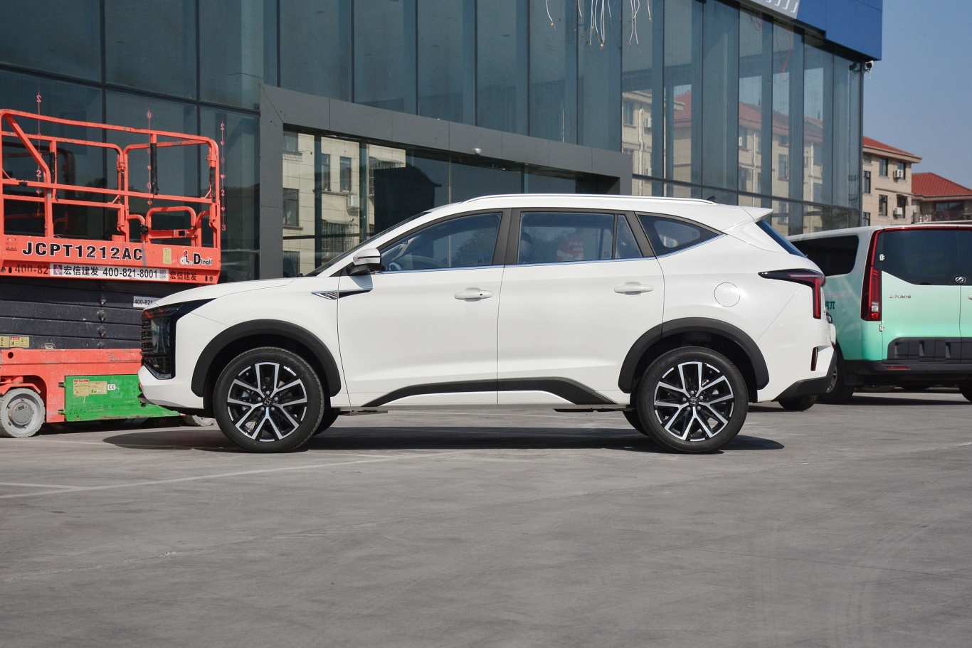 【思皓X8 PLUS1.5T 双离合尊享版 7座正侧车头向左水平图片-汽车图片大全】-易车