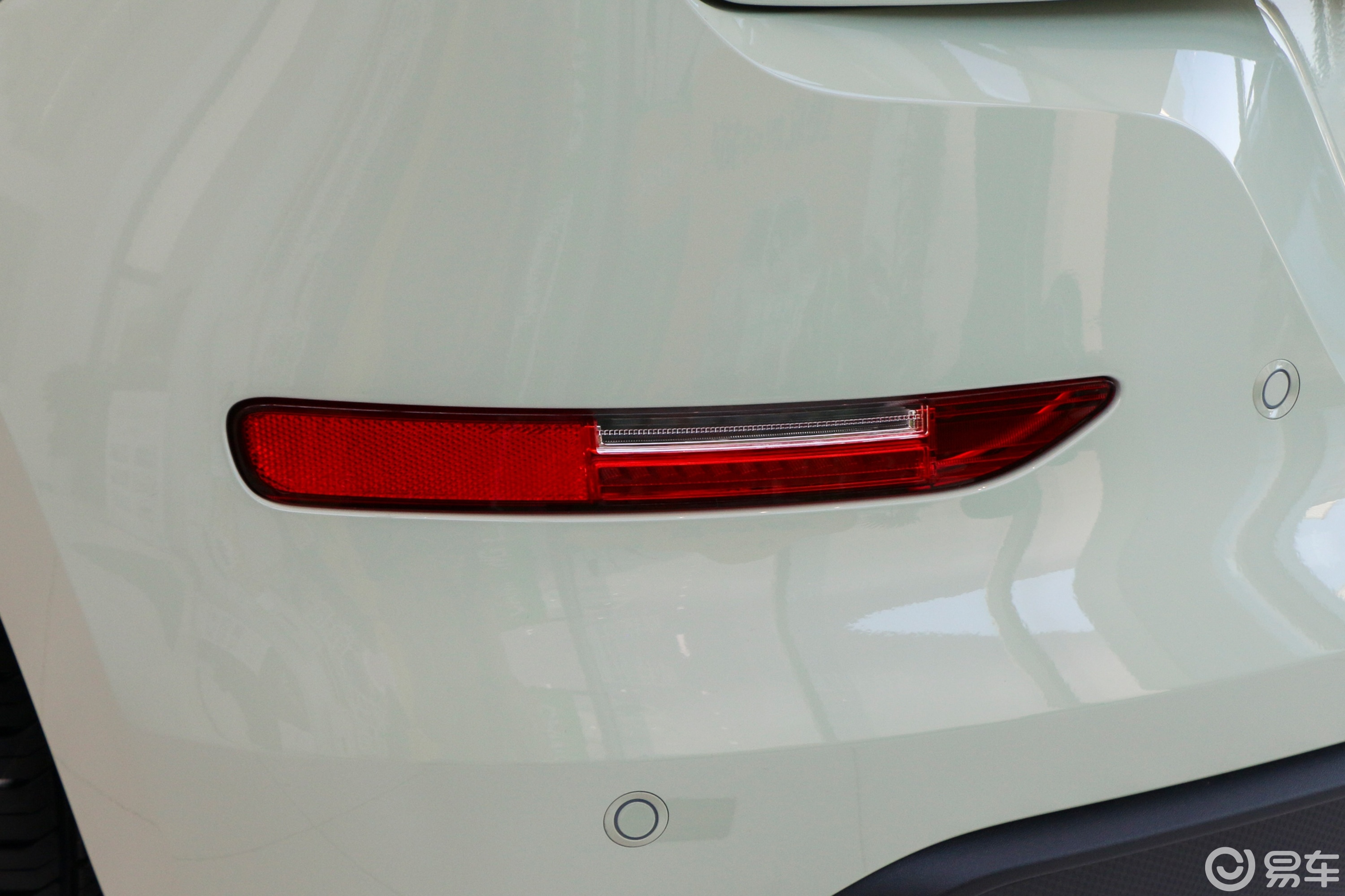 【欧拉好猫401km 豪华型尾灯侧45度俯拍图片-汽车图片大全】-易车