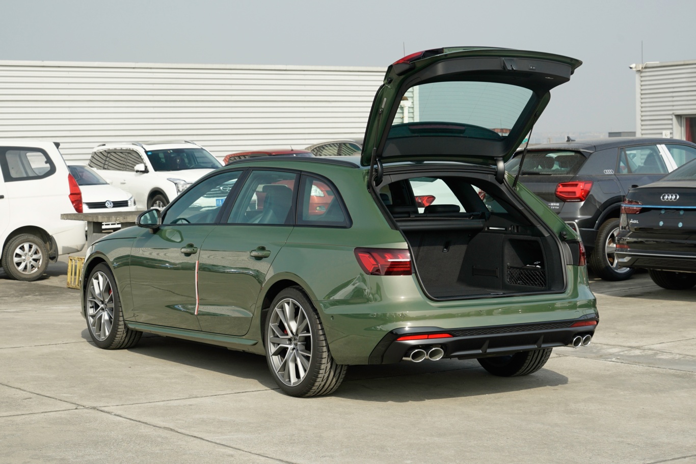【奥迪S4Avant 3.0T后备厢开启45度侧拍图片-汽车图片大全】-易车