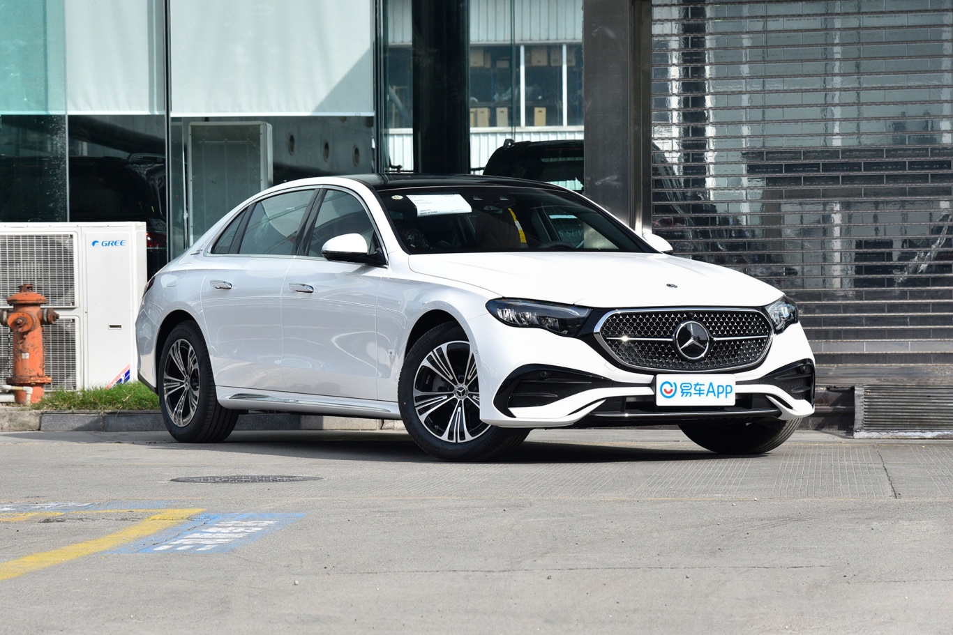 【奔驰E级E 260 L 运动型侧前45度车头向右水平图片-汽车图片大全】-易车