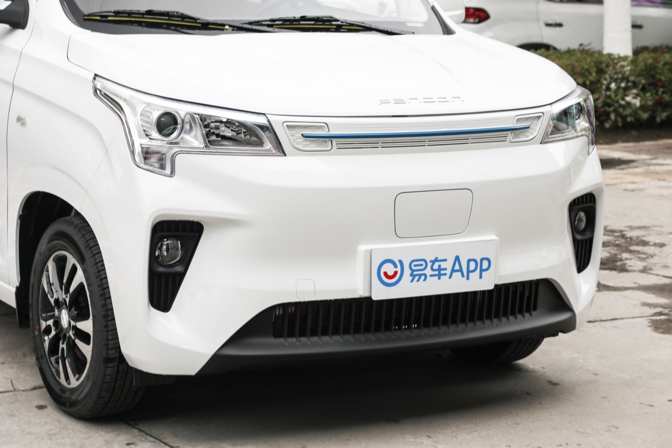 【风光E380改款 350km 营运版舒适型 8座前格栅侧俯拍图片-汽车图片大全】-易车