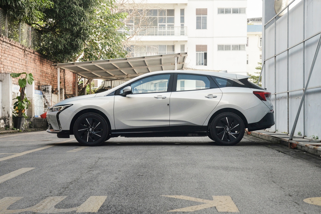 【微蓝VELITE 6 纯电动430km 越享版正侧车头向左水平图片-汽车图片大全】-易车