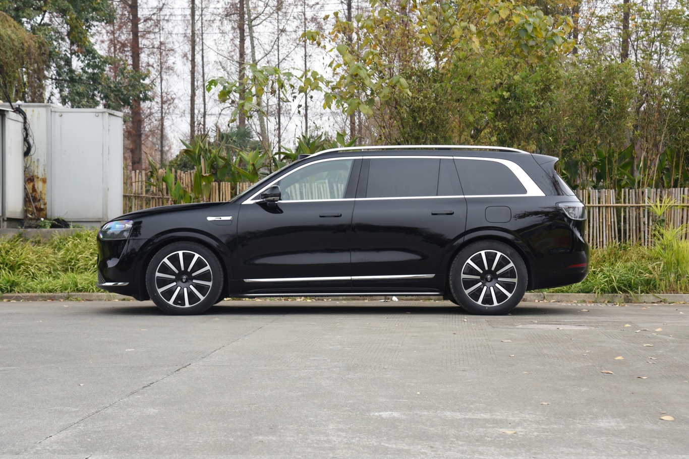 【问界M9纯电版 630km Ultra 6座正侧车头向左水平图片-汽车图片大全】-易车