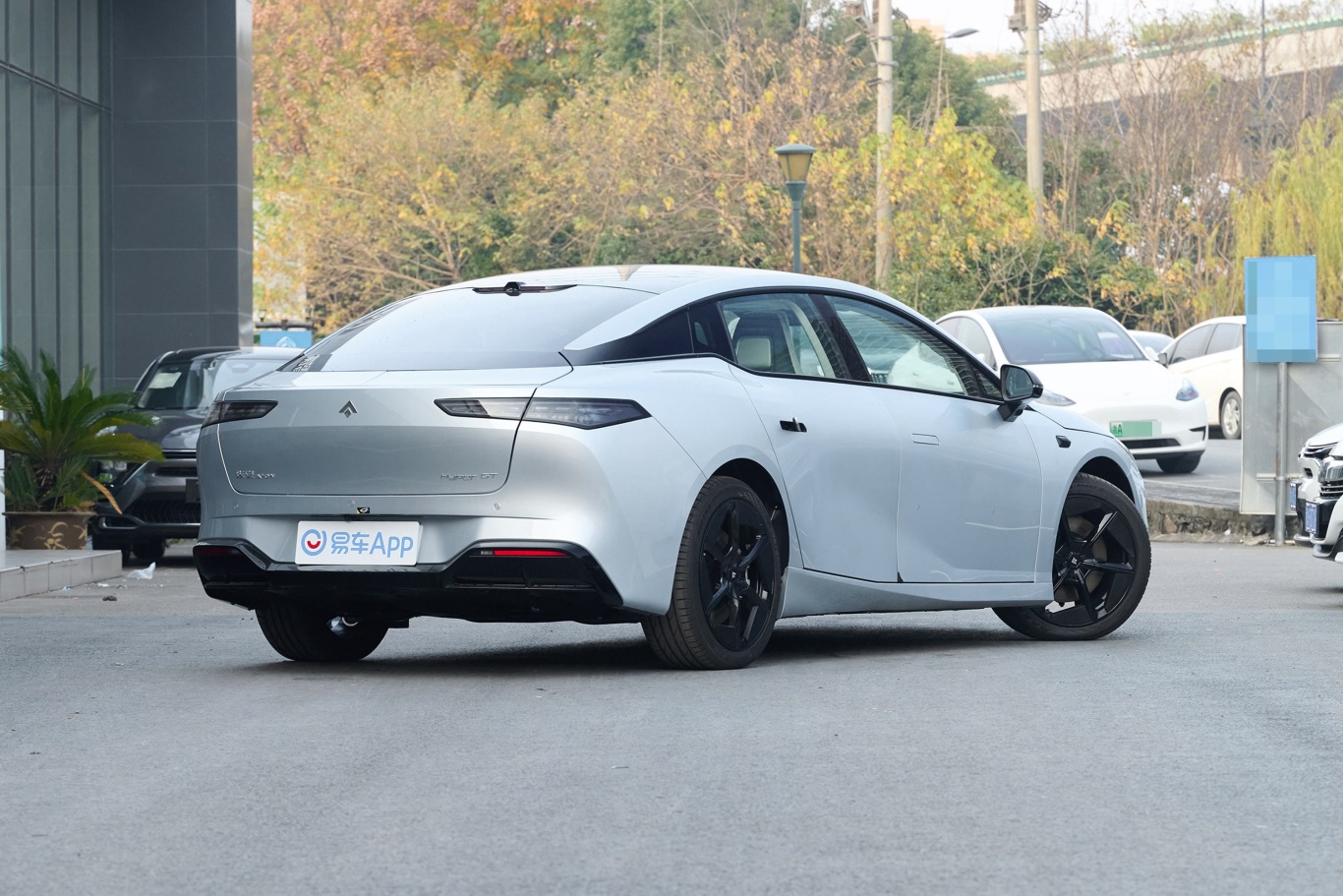 【昊铂GT710km 超充七翼版侧后45度车头向右水平图片-汽车图片大全】-易车