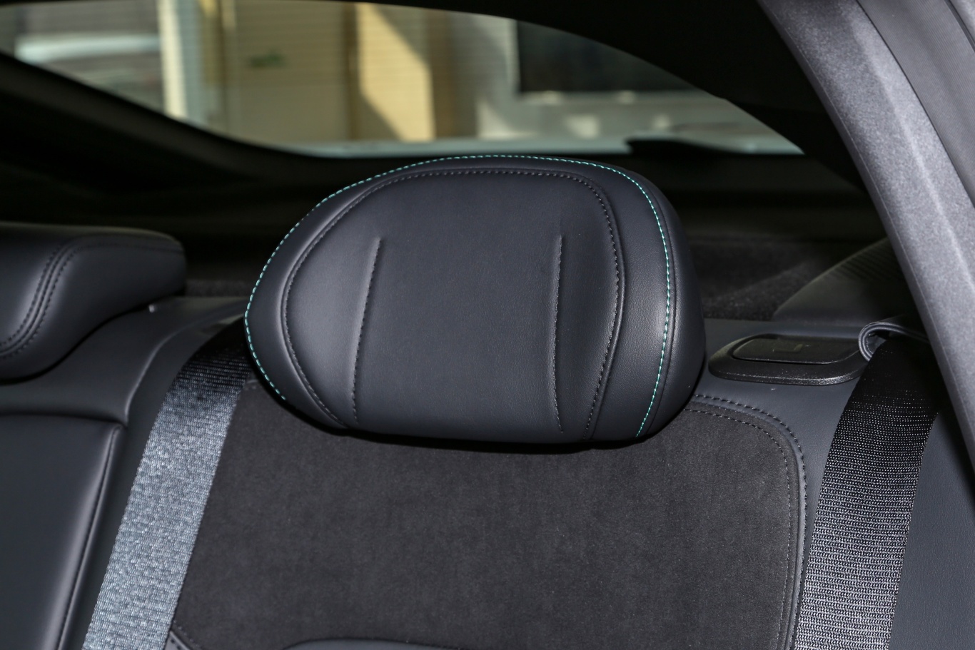 【深蓝SL03增程版 135km Plus后排空间图片-汽车图片大全】-易车