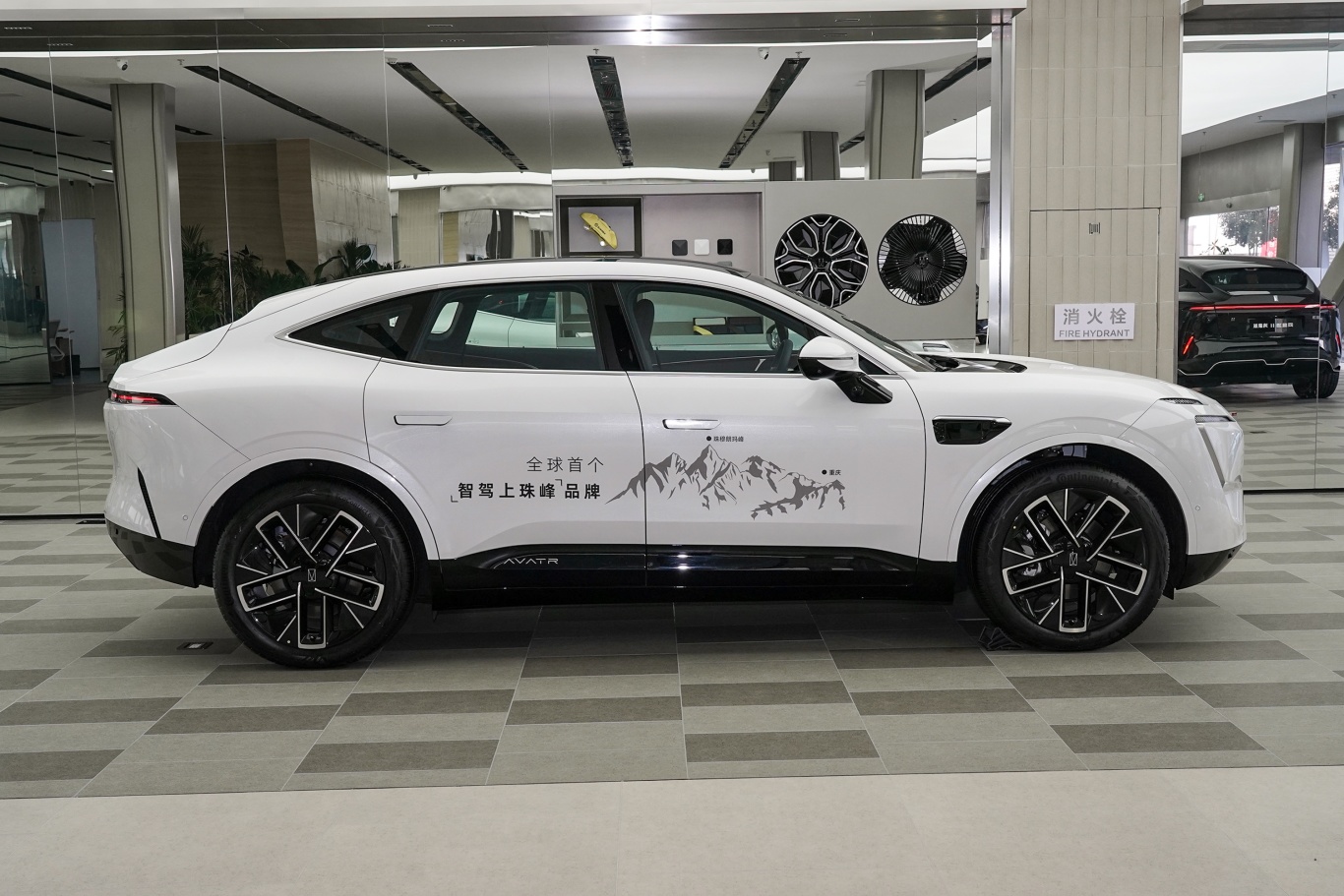 【阿维塔11鸿蒙版 630km 后驱版 5座正侧车头向右水平图片-汽车图片大全】-易车