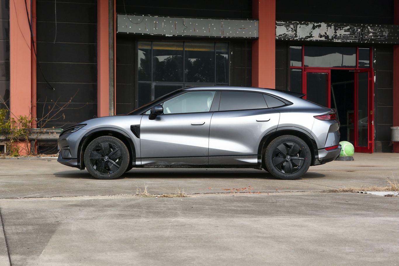 【宋L EV550km 后驱超越型正侧车头向左水平图片-汽车图片大全】-易车