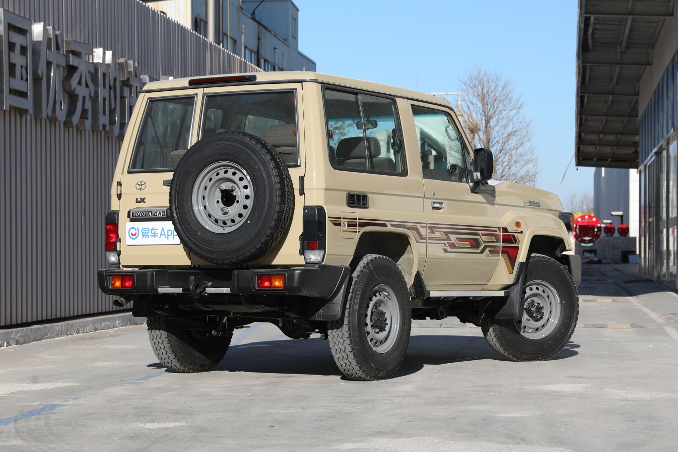 【兰德酷路泽(进口)LC71 2.8L LX侧后45度车头向右水平图片-汽车图片大全】-易车