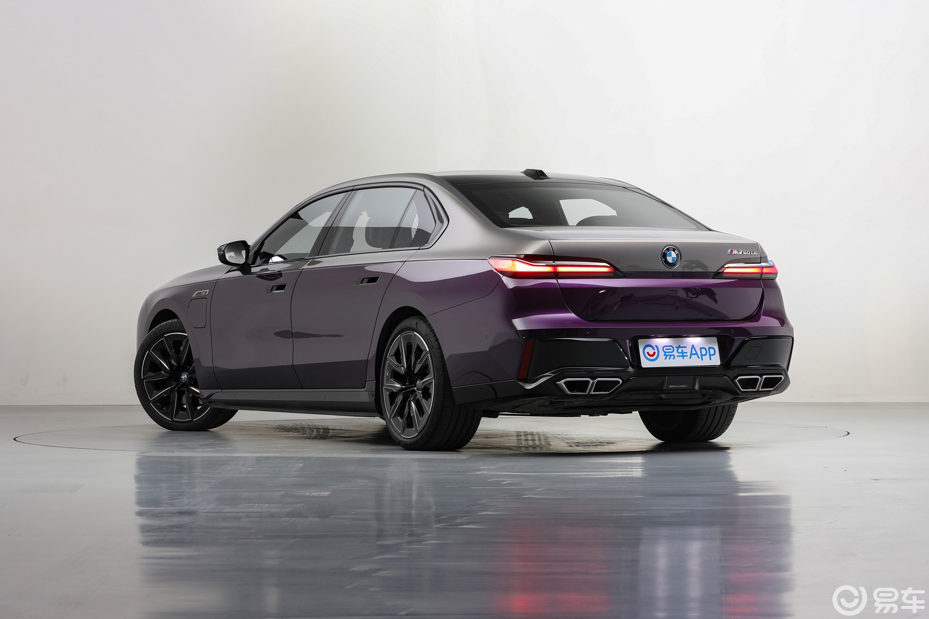 【宝马7系 插电混动M760Le侧后45度车头向左水平图片-汽车图片大全】-易车