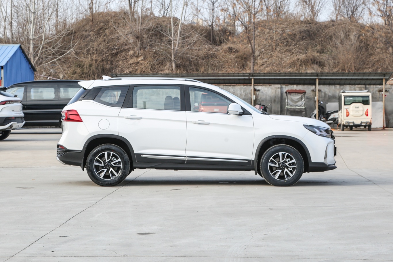 【风行T5盛世款 1.6L CVT圆梦版 5座正侧车头向右水平图片-汽车图片大全】-易车