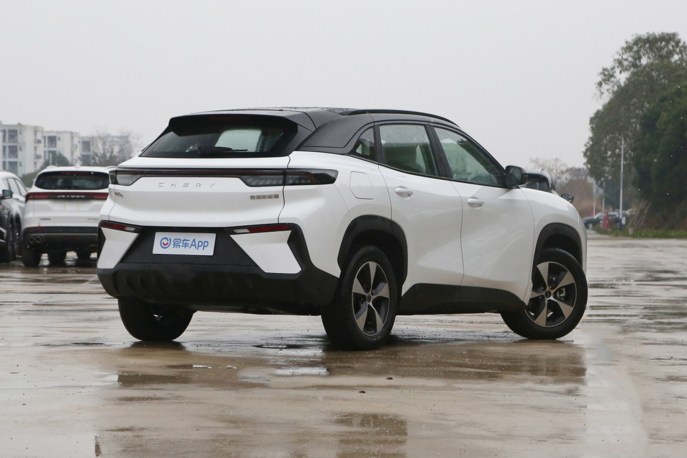 【奇瑞舒享家512km Air侧后45度车头向右水平图片-汽车图片大全】-易车