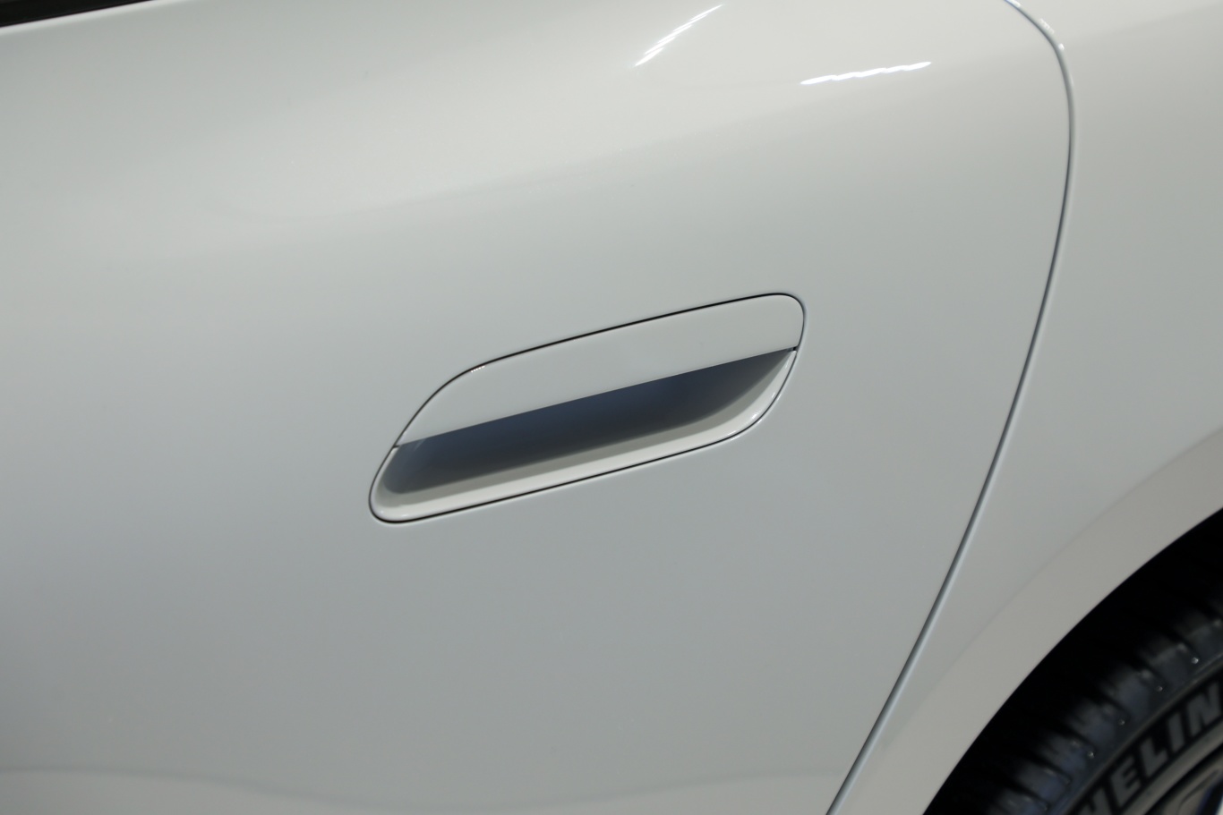 【小米SU7700km 后驱标准长续航版驾驶员侧后门把手图片-汽车图片大全】-易车