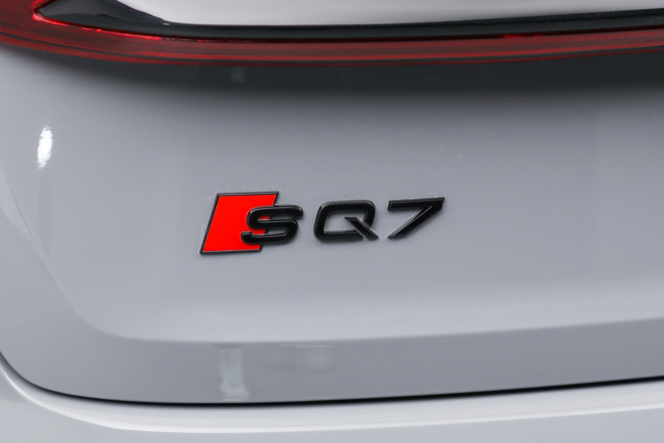 【奥迪SQ74.0T 暗夜骑士版外观细节图片-汽车图片大全】-易车