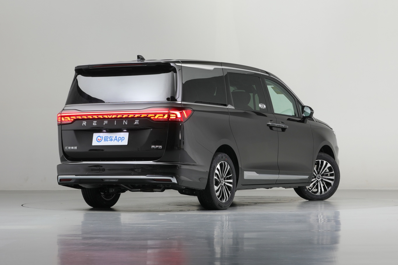 【瑞风RF8智聆版 2.0T 旗舰型侧后45度车头向右水平图片-汽车图片大全】-易车