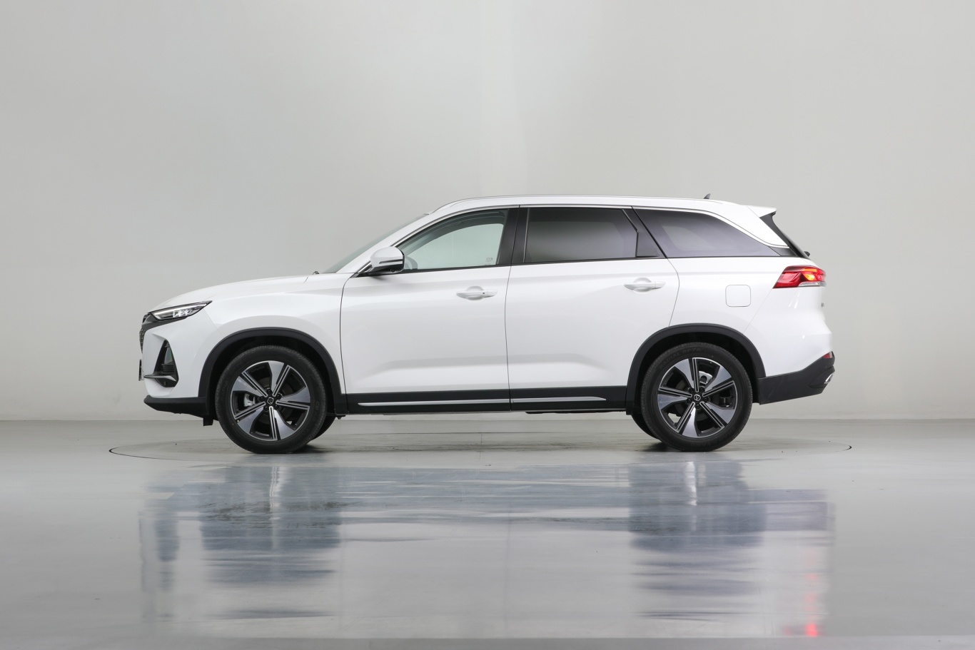 【长安X7 PLUS1.5T 双离合尊耀型 7座正侧车头向左水平图片-汽车图片大全】-易车