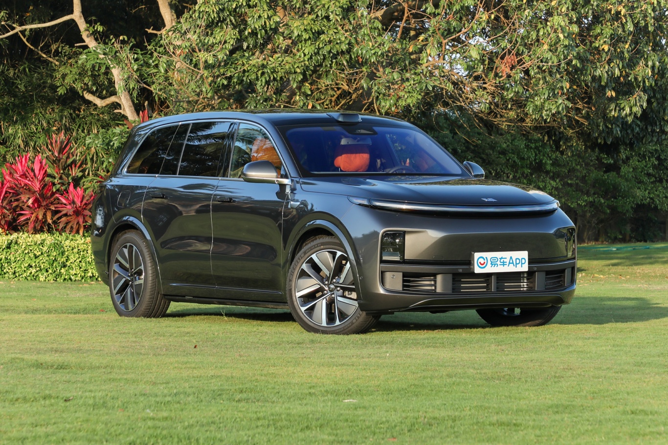 【理想L9L9 Ultra侧前45度车头向右水平图片-汽车图片大全】-易车