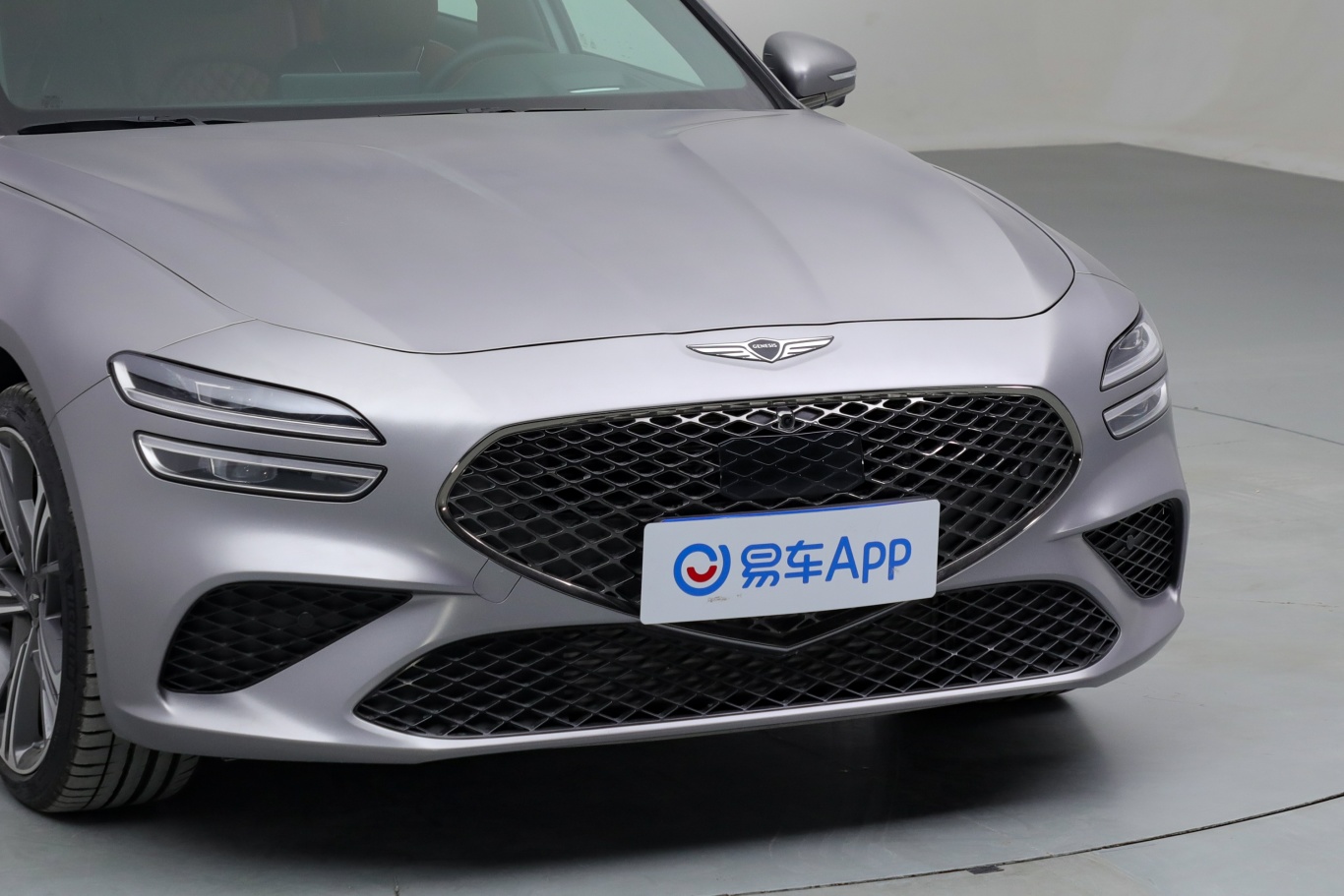 【捷尼赛思G70猎型版 2.0T 四驱旗舰版前格栅侧俯拍图片-汽车图片大全】-易车