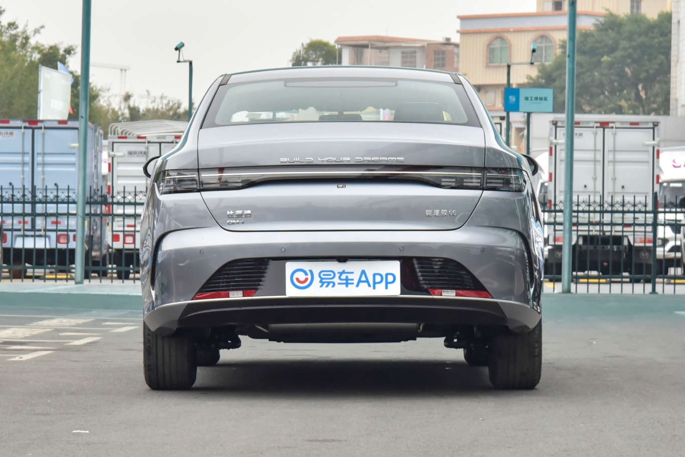 【驱逐舰05DM-i 荣耀版 1.5L 55km 豪华型正后水平图片-汽车图片大全】-易车