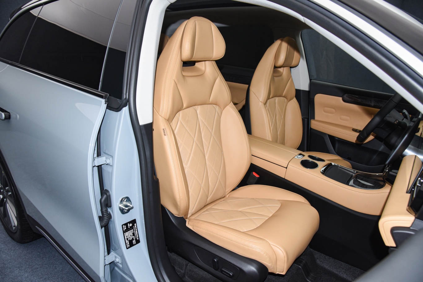 【零跑C11 增程版300km 300尊享版副驾驶座椅图片-汽车图片大全】-易车