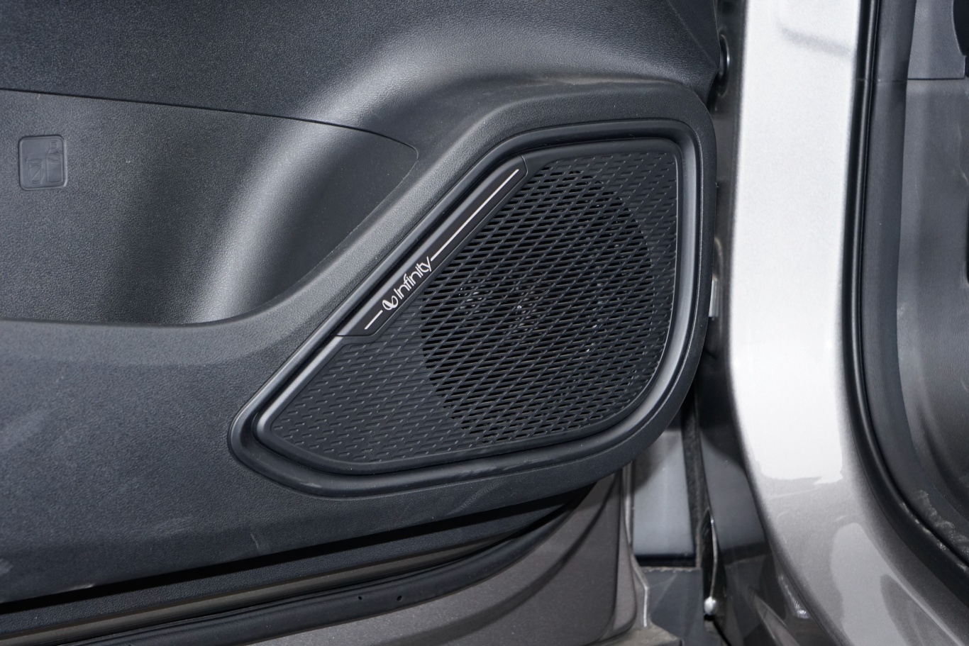 【银河L7龙腾版 1.5T 115km 星舰音响和品牌图片-汽车图片大全】-易车