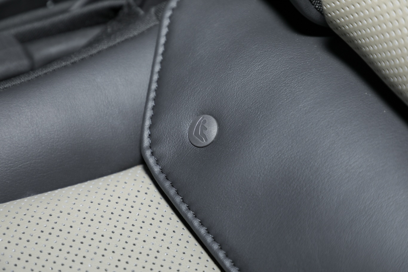 【雷克萨斯GX550h OVERTRAIL远峰版 5座儿童座椅接口图片-汽车图片大全】-易车