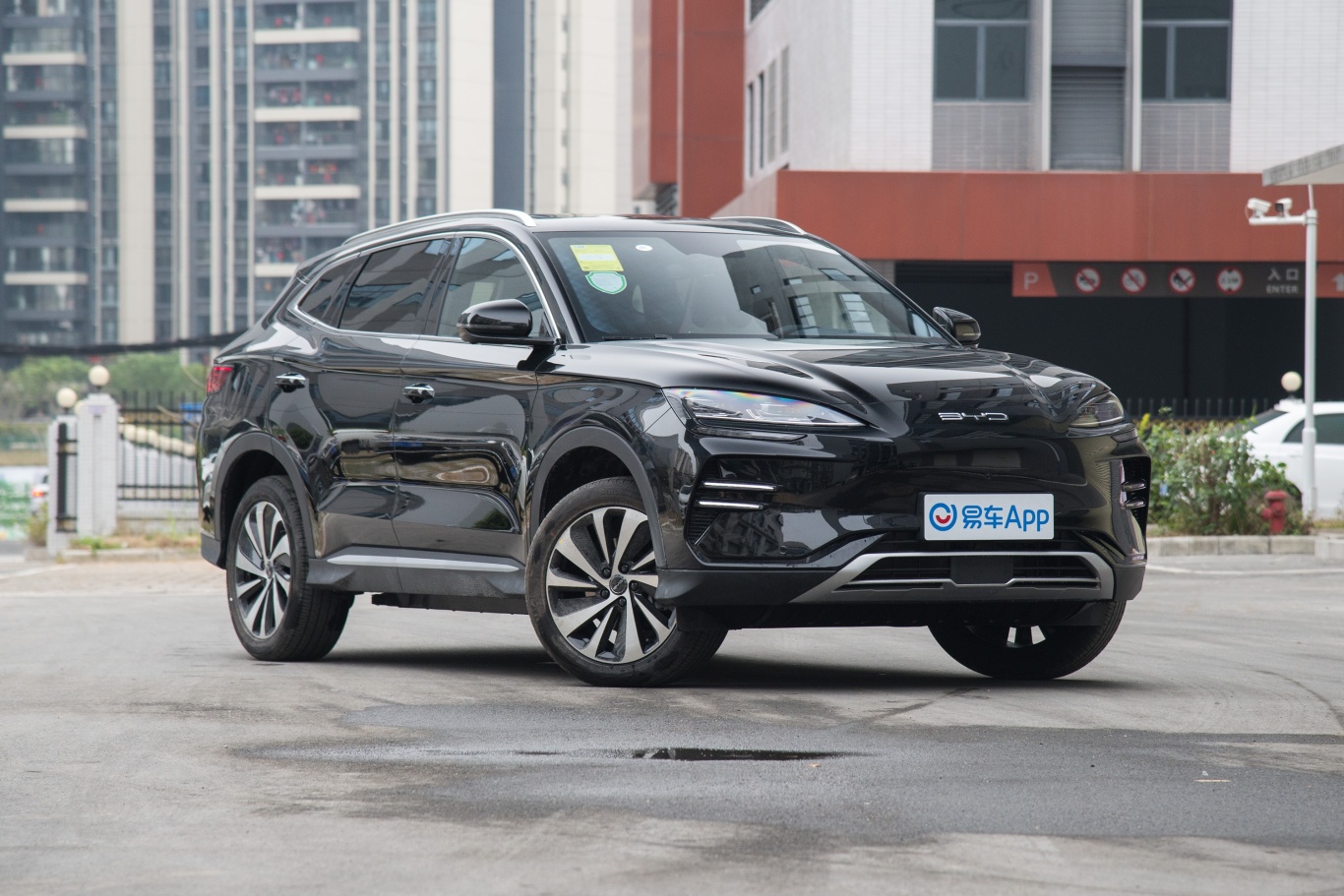 【宋PLUSEV 荣耀版 520km 尊贵型侧前45度车头向右水平图片-汽车图片大全】-易车