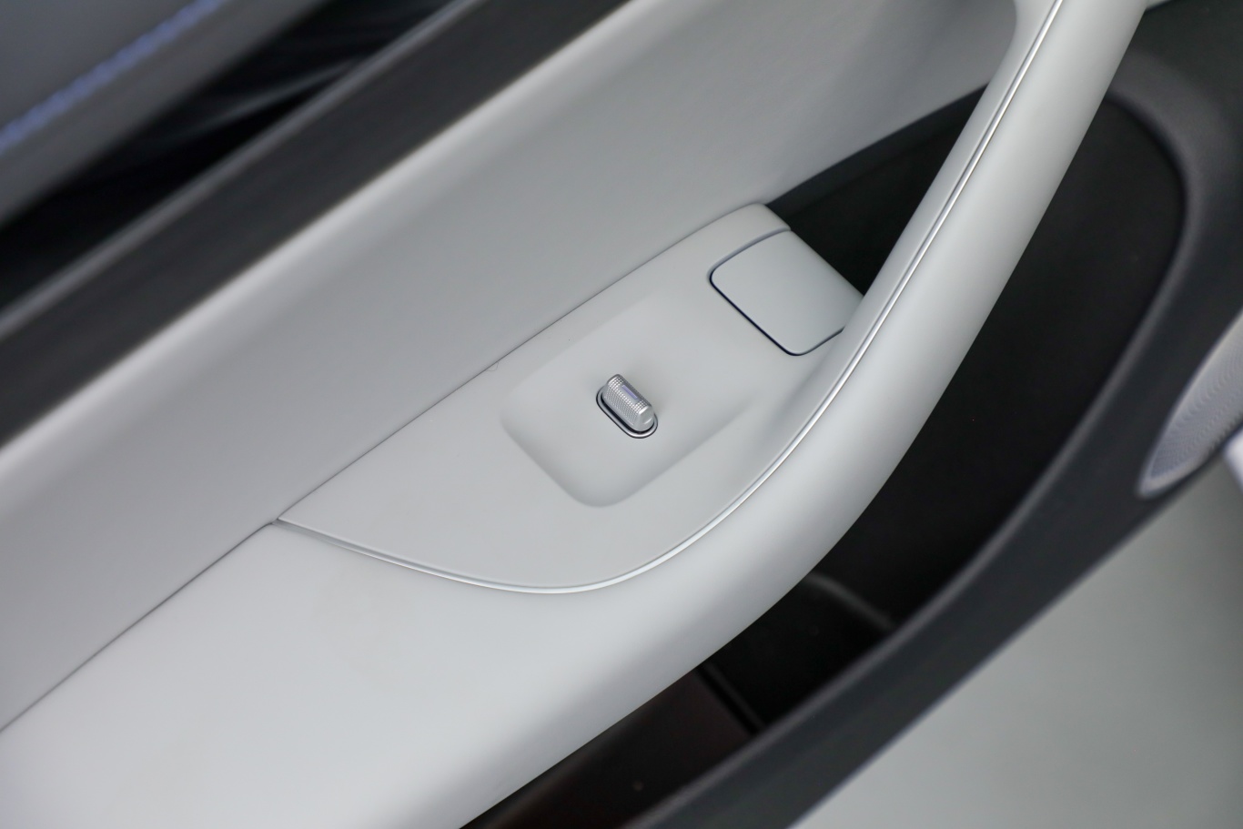 【智界S7630km 四驱Max RS后车窗调节图片-汽车图片大全】-易车