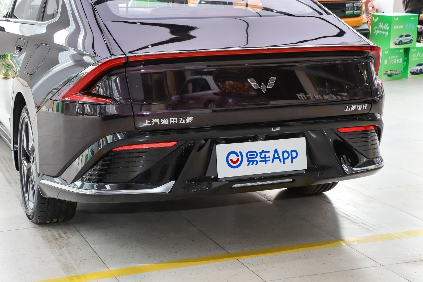 【五菱星光共创版·纯电 510km 100kW车尾特写图片-汽车图片大全】-易车