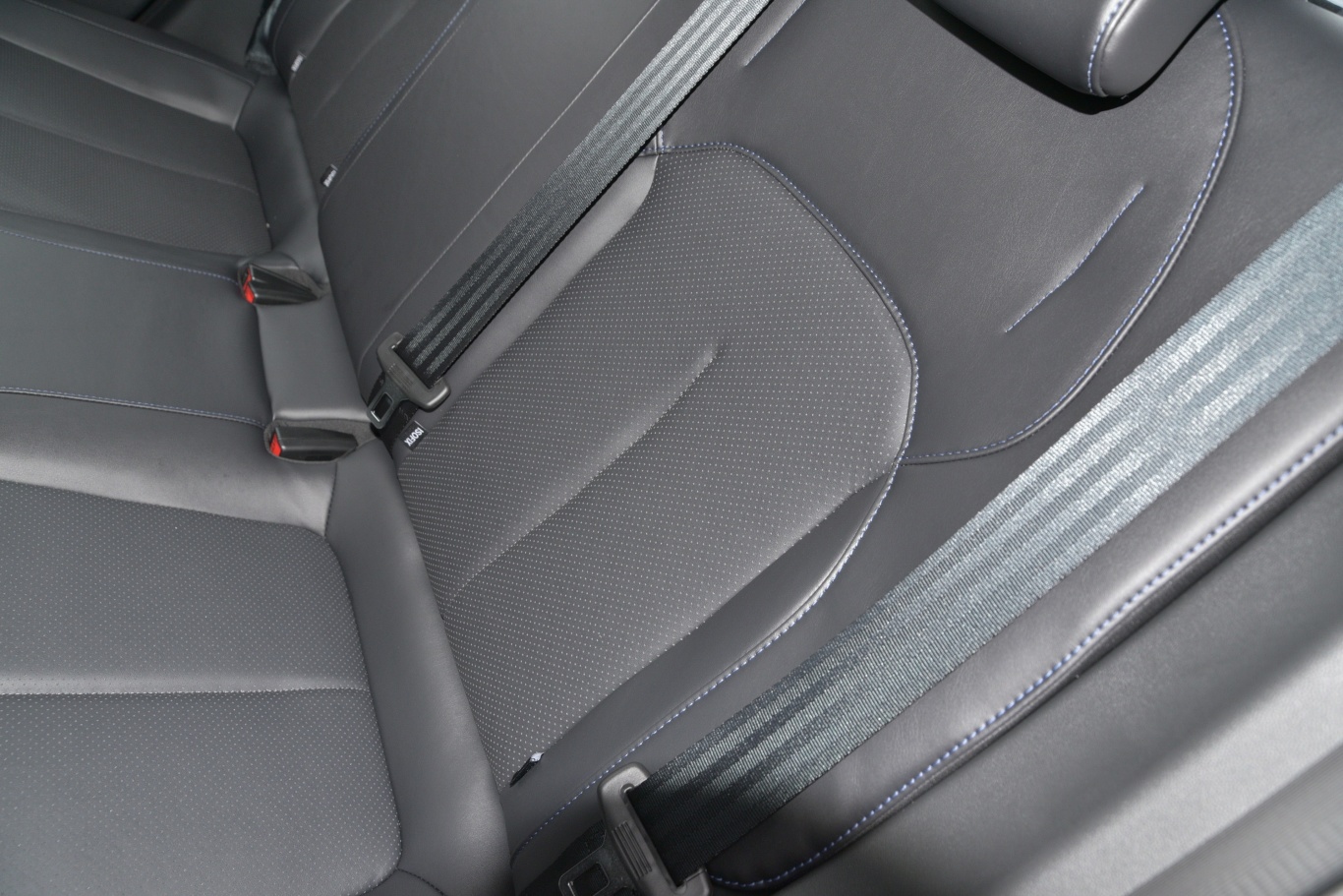 【逸动1.5T GDI 双离合尊贵型后排空间图片-汽车图片大全】-易车