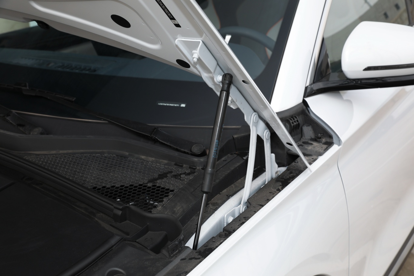 【宋PLUS新能源EV 荣耀版 605km 旗舰PLUS动力底盘图片-汽车图片大全】-易车