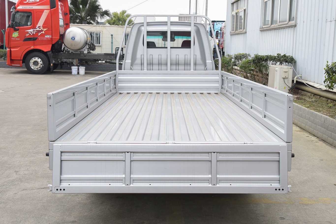 【鑫源T5L EV280km 3.8米栏板标准型后备厢图片-汽车图片大全】-易车