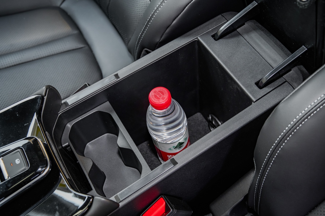 【皓瀚DH-i 荣耀版 1.5T 尊贵版前排扶手箱储物格图片-汽车图片大全】-易车