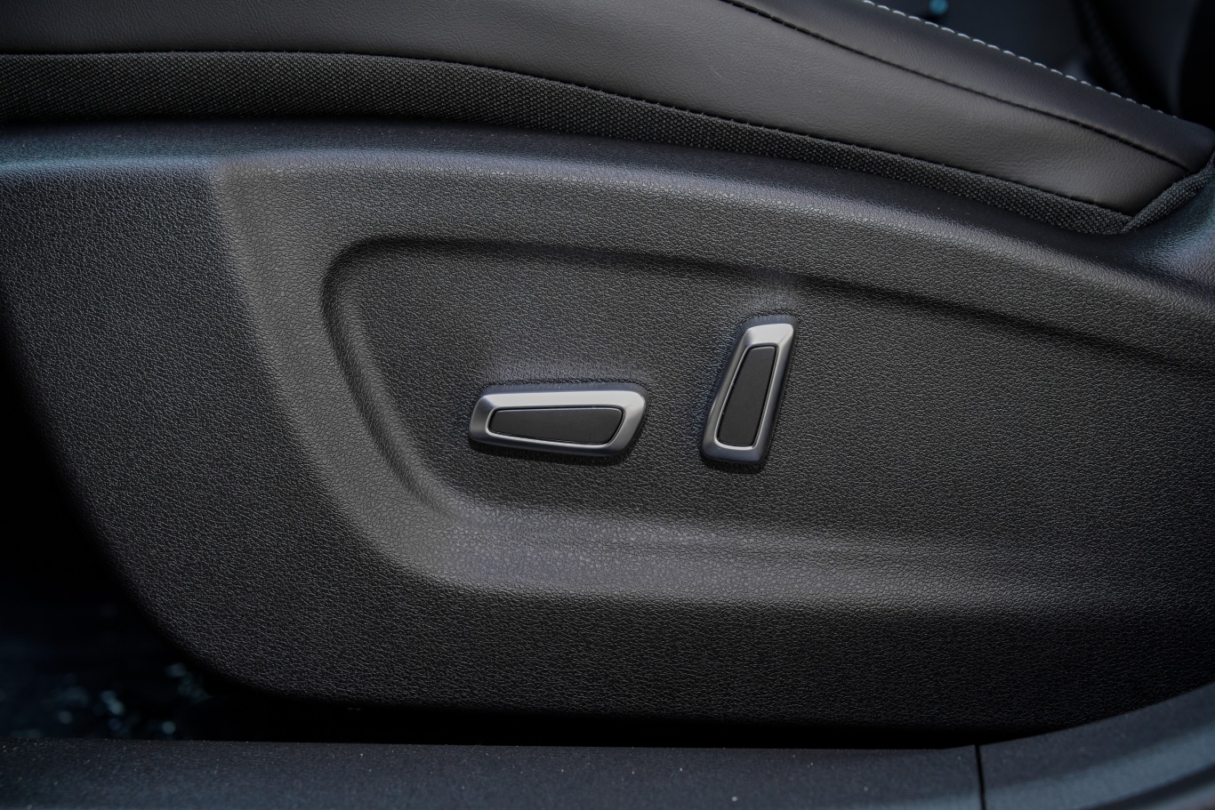 【皓瀚DH-i 荣耀版 1.5T 尊贵版主驾座椅调节图片-汽车图片大全】-易车