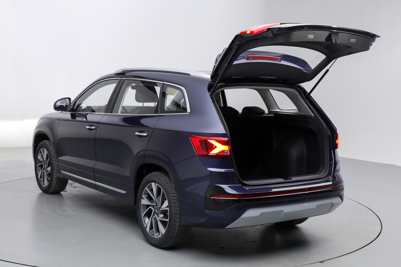【捷达VS7280TSI 自动旗舰版后备厢开启45度侧拍图片-汽车图片大全】-易车