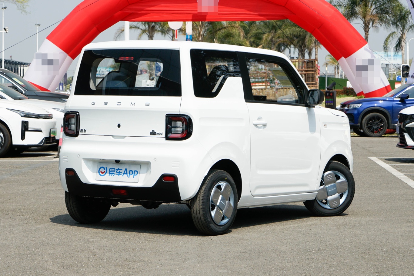 【熊猫熊猫mini 200km 龙腾版侧后45度车头向右水平图片-汽车图片大全】-易车