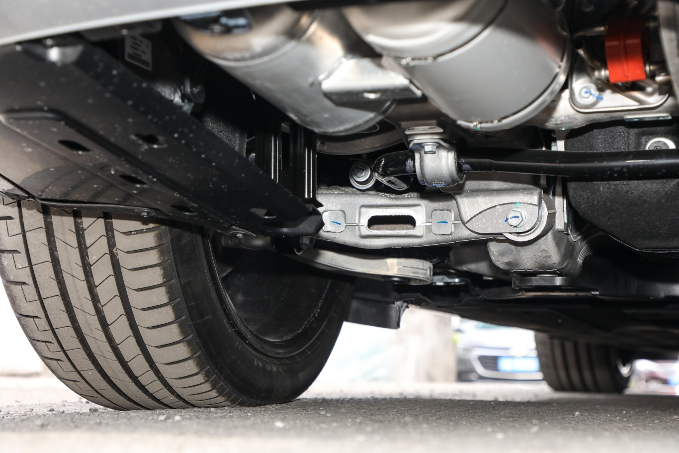 【问界M9增程版 1.5T 225km Ultra动力底盘图片-汽车图片大全】-易车