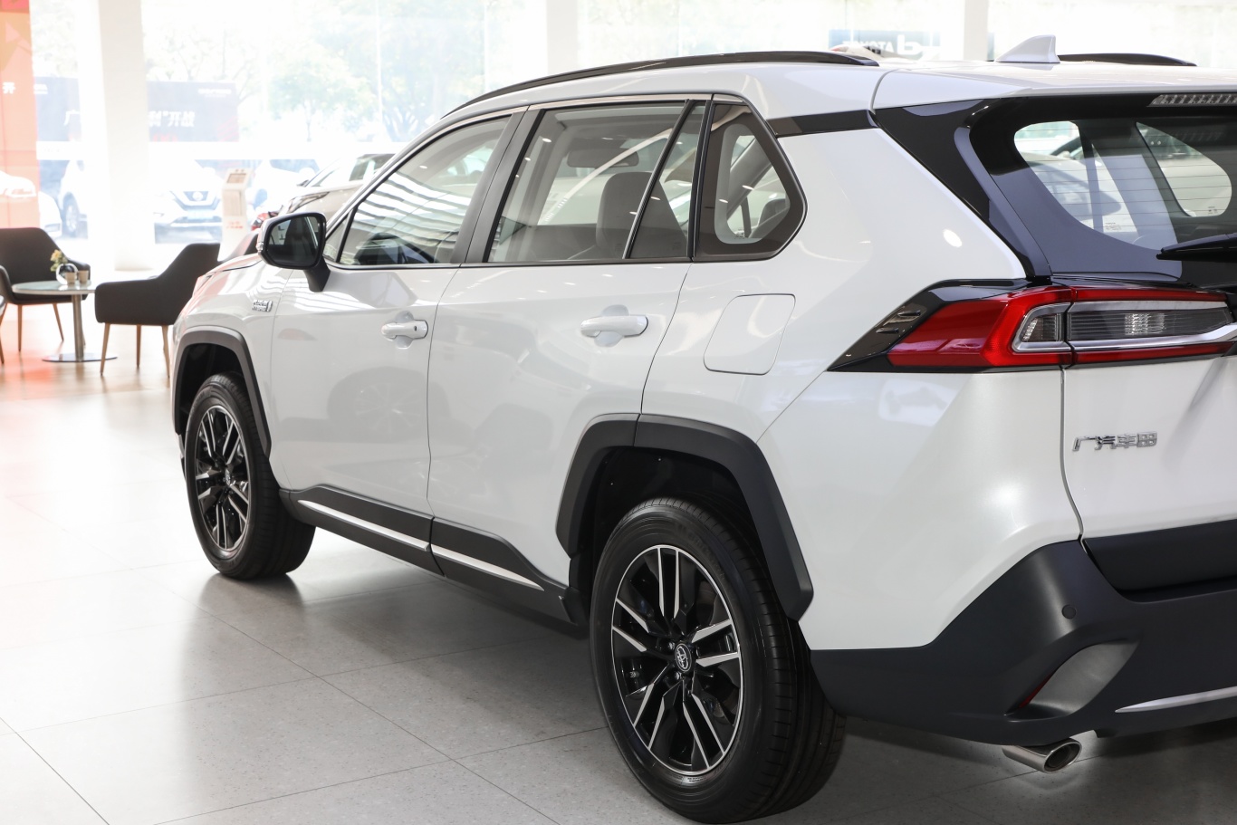 【威兰达 插电混动高性能版 2.5L 78km 两驱劲擎版外观细节图片-汽车图片大全】-易车