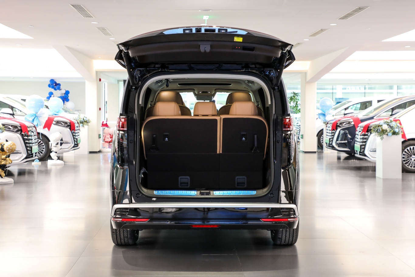 【腾势D9EV 620km 前驱尊享版 7座后备厢图片-汽车图片大全】-易车