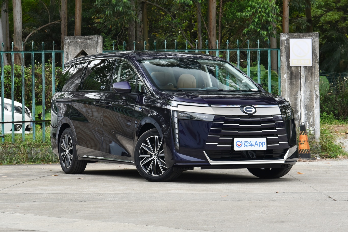 【传祺E8新能源2.0L 150km 贺岁版侧前45度车头向右水平图片-汽车图片大全】-易车