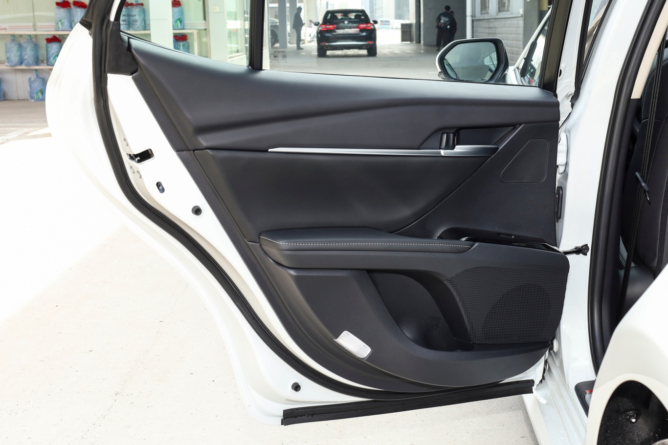 【凯美瑞2.0GVP 豪华版后排功能图片-汽车图片大全】-易车