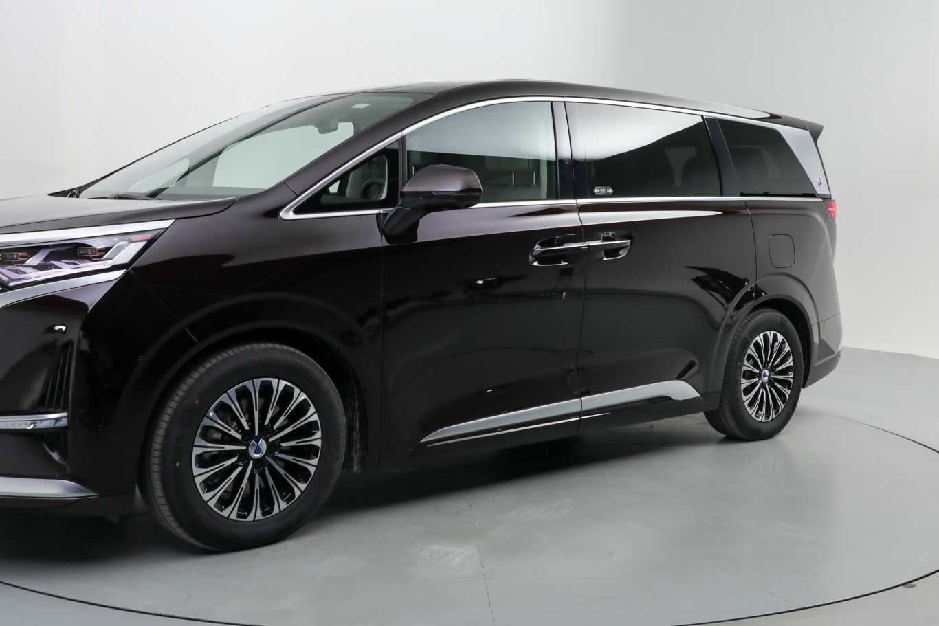 【腾势D9DM-i 1.5T 185km PIONEER 四驱创领型 4座外观细节图片-汽车图片大全】-易车