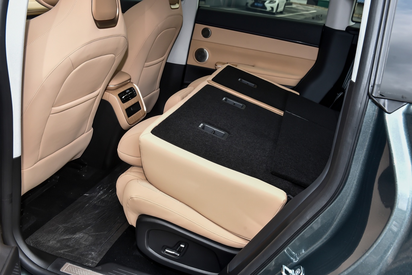 【星纪元 ET纯电版 540km 四驱Pro后排空间图片-汽车图片大全】-易车