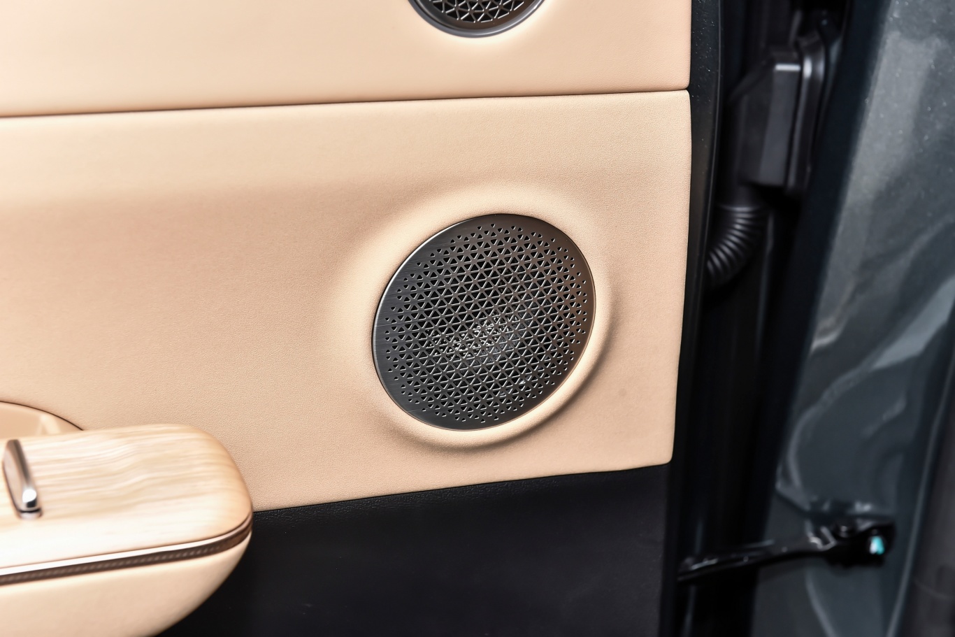 【星纪元 ET纯电版 540km 四驱Pro后排功能图片-汽车图片大全】-易车