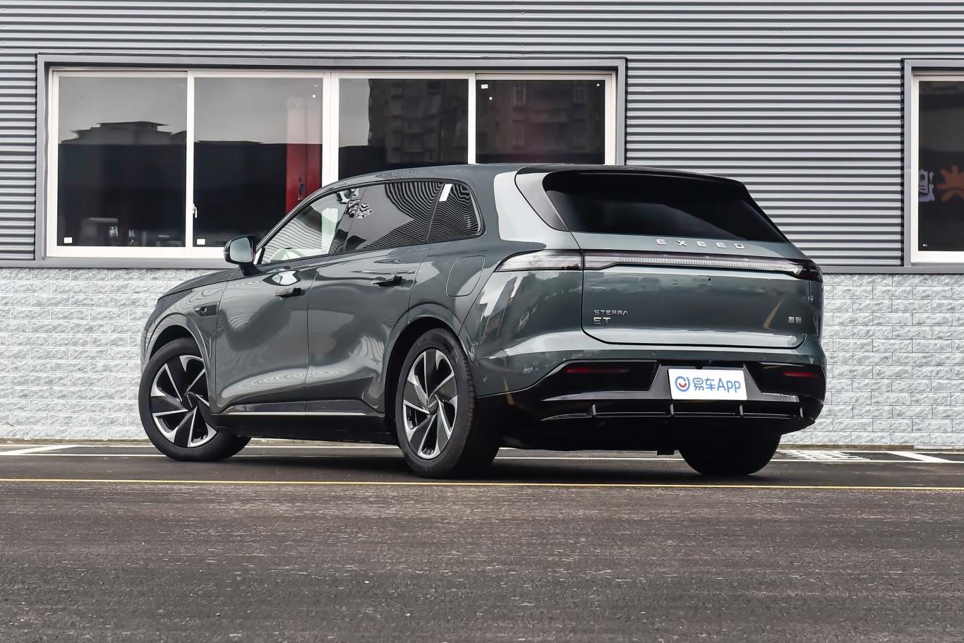【星纪元 ET纯电版 540km 四驱Pro侧后45度车头向左水平图片-汽车图片大全】-易车