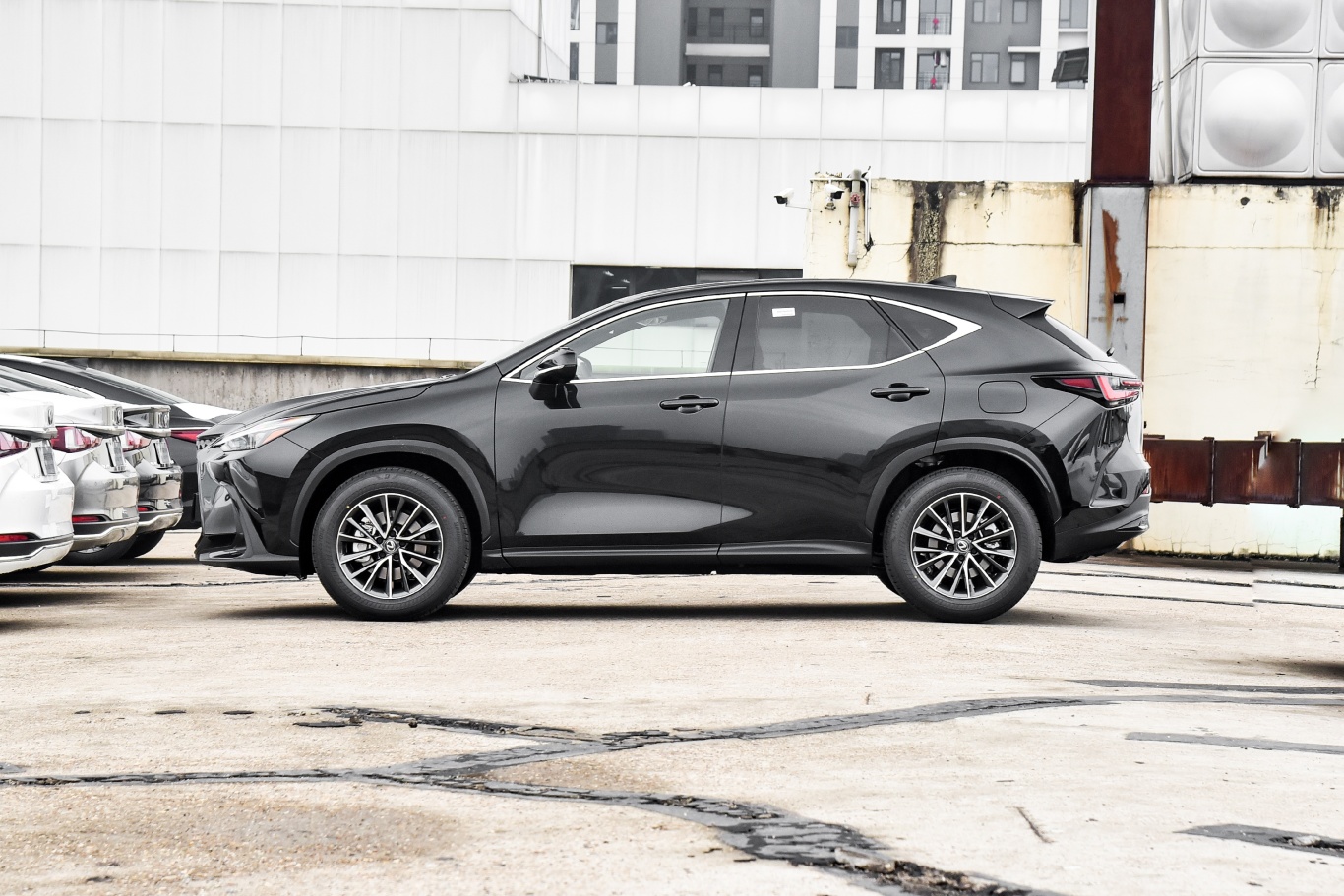 【雷克萨斯NX260 两驱创悦版正侧车头向左水平图片-汽车图片大全】-易车