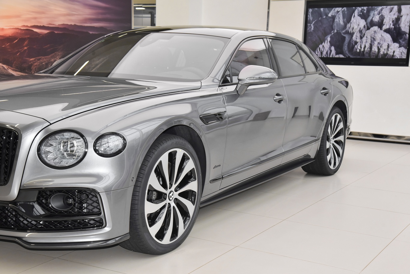 【飞驰4.0T V8 雅度版外观细节图片-汽车图片大全】-易车